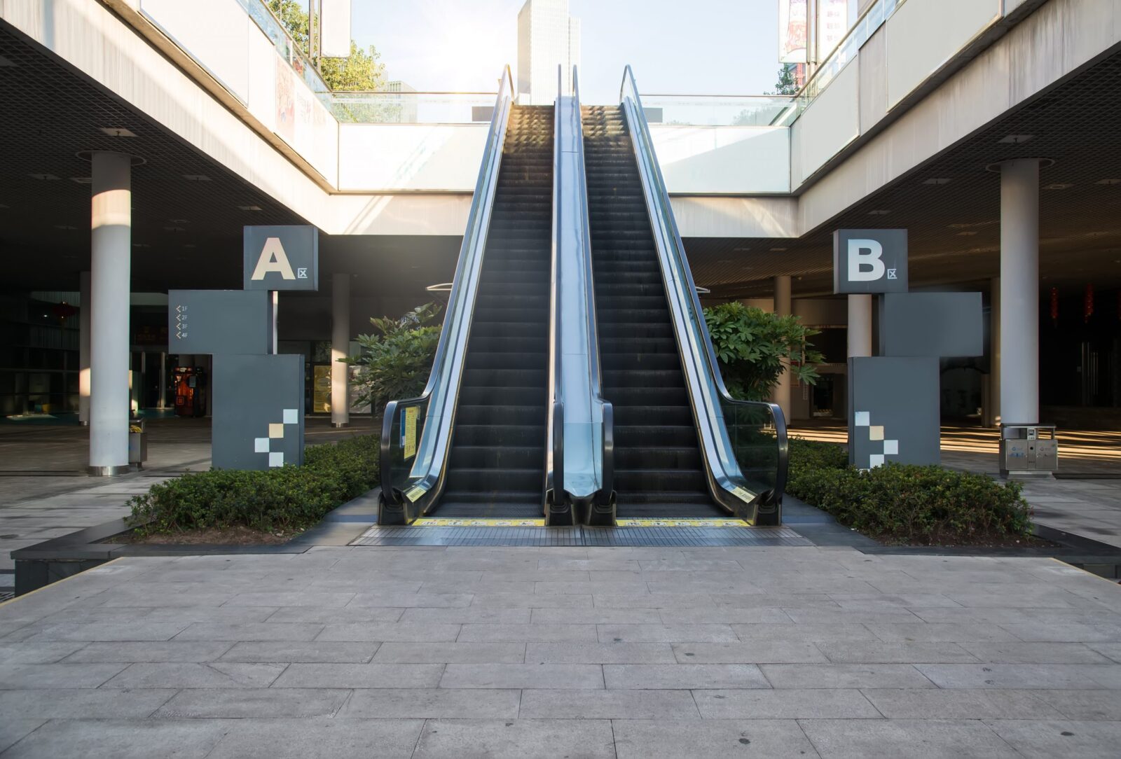 Touchless Commercial Building Access Control Solutions - 1st Solution